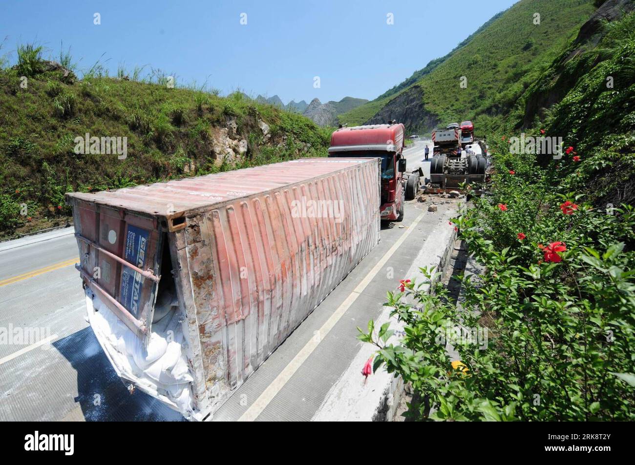 Accident 2 trucks hi-res stock photography and images - Alamy