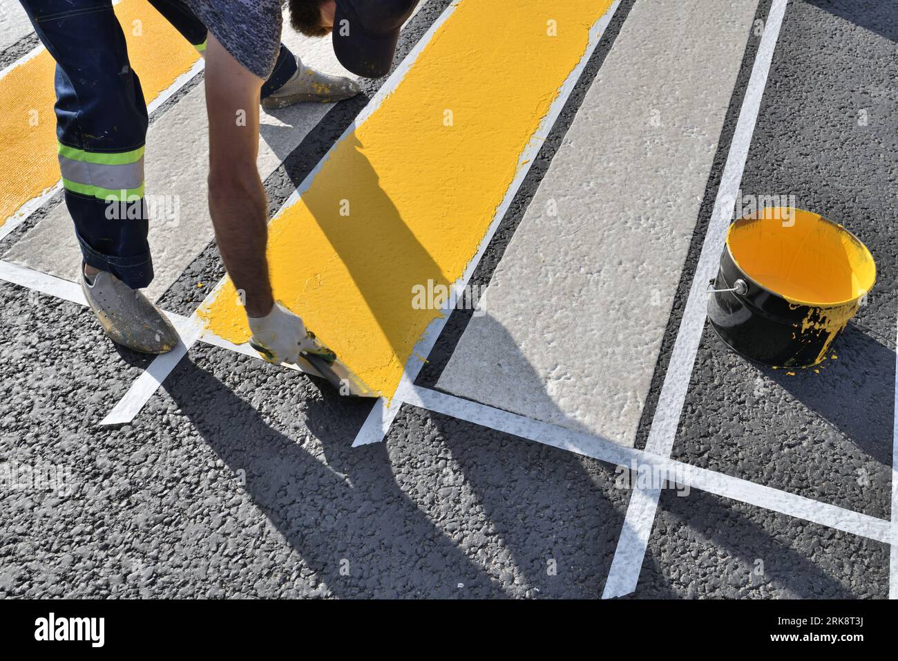 Yellow coveralls hi-res stock photography and images - Alamy