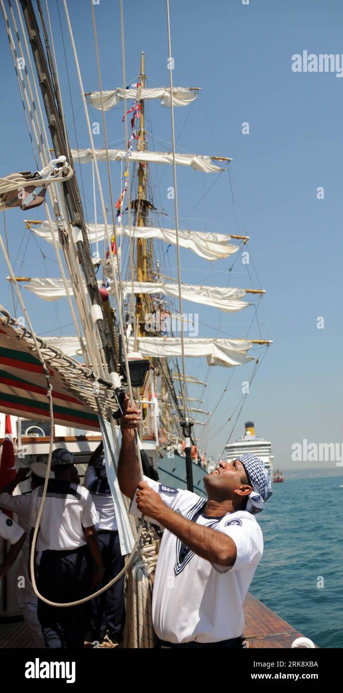 Oman sailor hi-res stock photography and images - Alamy