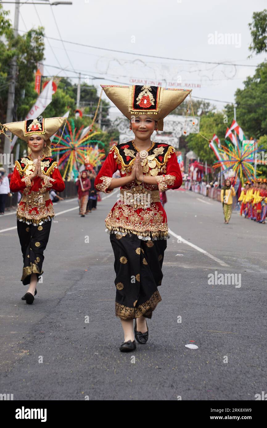 Tari bagurau hi-res stock photography and images - Alamy
