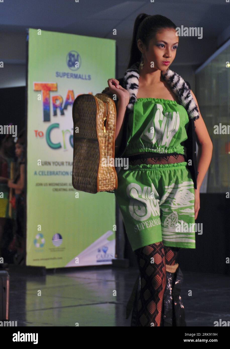 Sm department store hi-res stock photography and images - Alamy