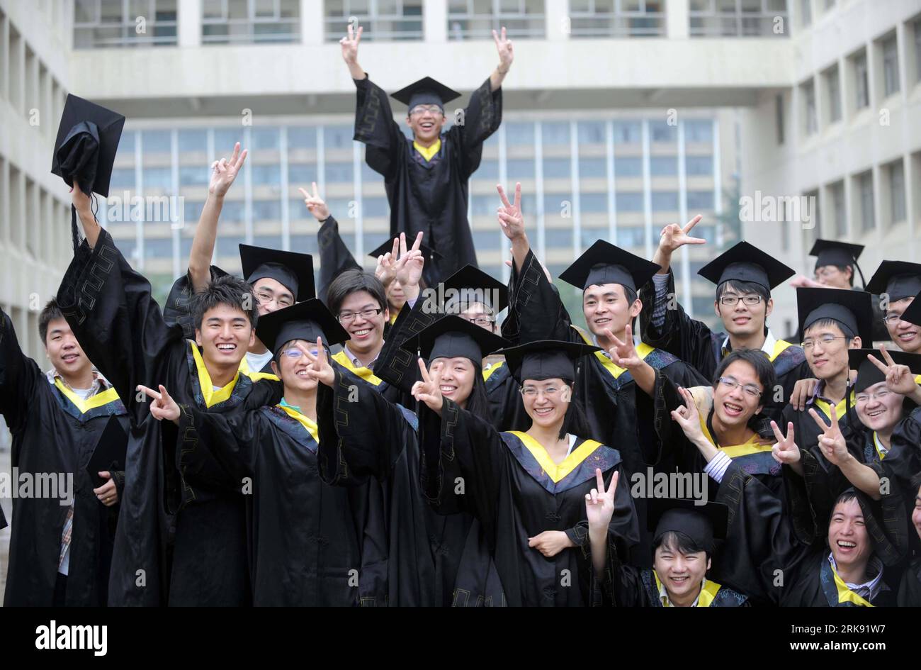 Graduation parties hi-res stock photography and images - Alamy