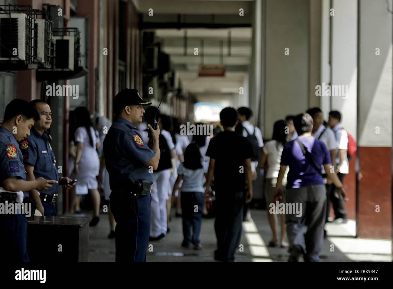 Philippine security guard hi-res stock photography and images - Alamy