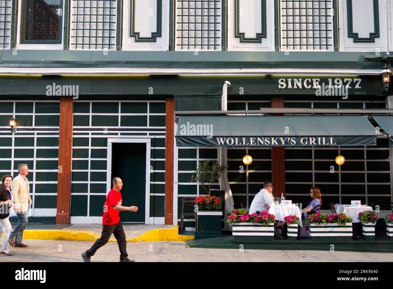 Warren buffett house hi-res stock photography and images - Alamy