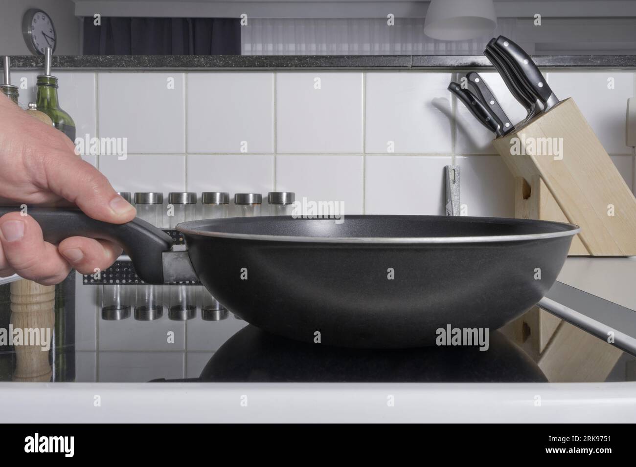 Empty family dinner table hi-res stock photography and images - Alamy