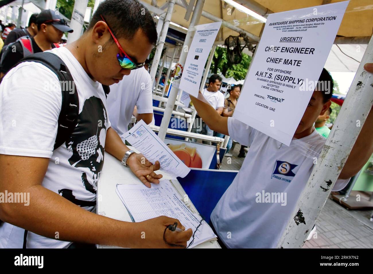 Philippine seafarer hi-res stock photography and images - Alamy