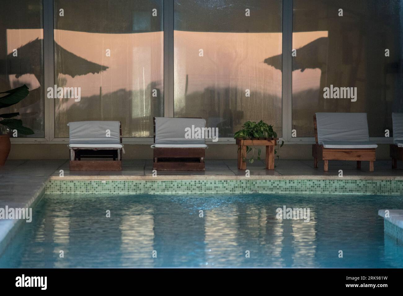Poolside architecture hi-res stock photography and images - Alamy