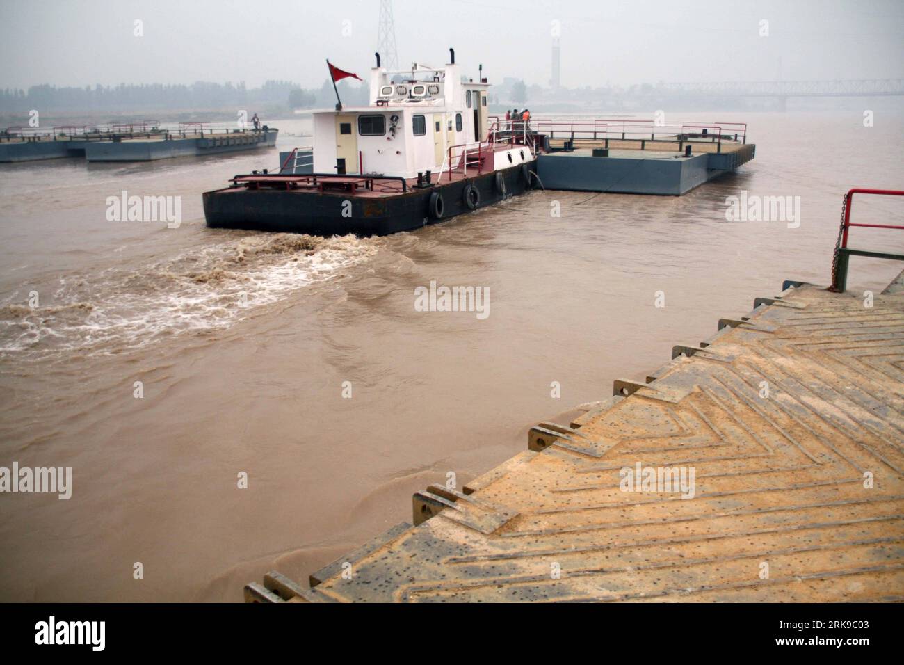 Pontoon on tractor hi-res stock photography and images - Alamy
