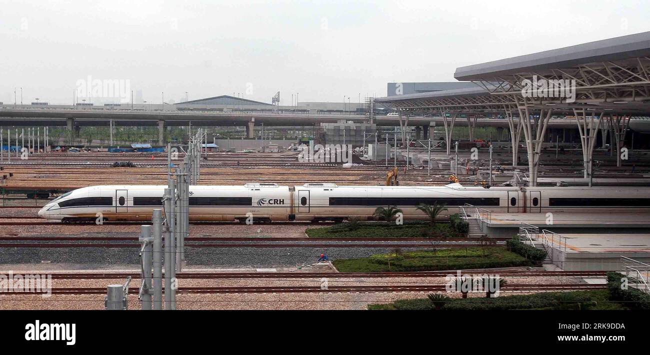 Train china railway high speed crh runs hi-res stock photography and ...