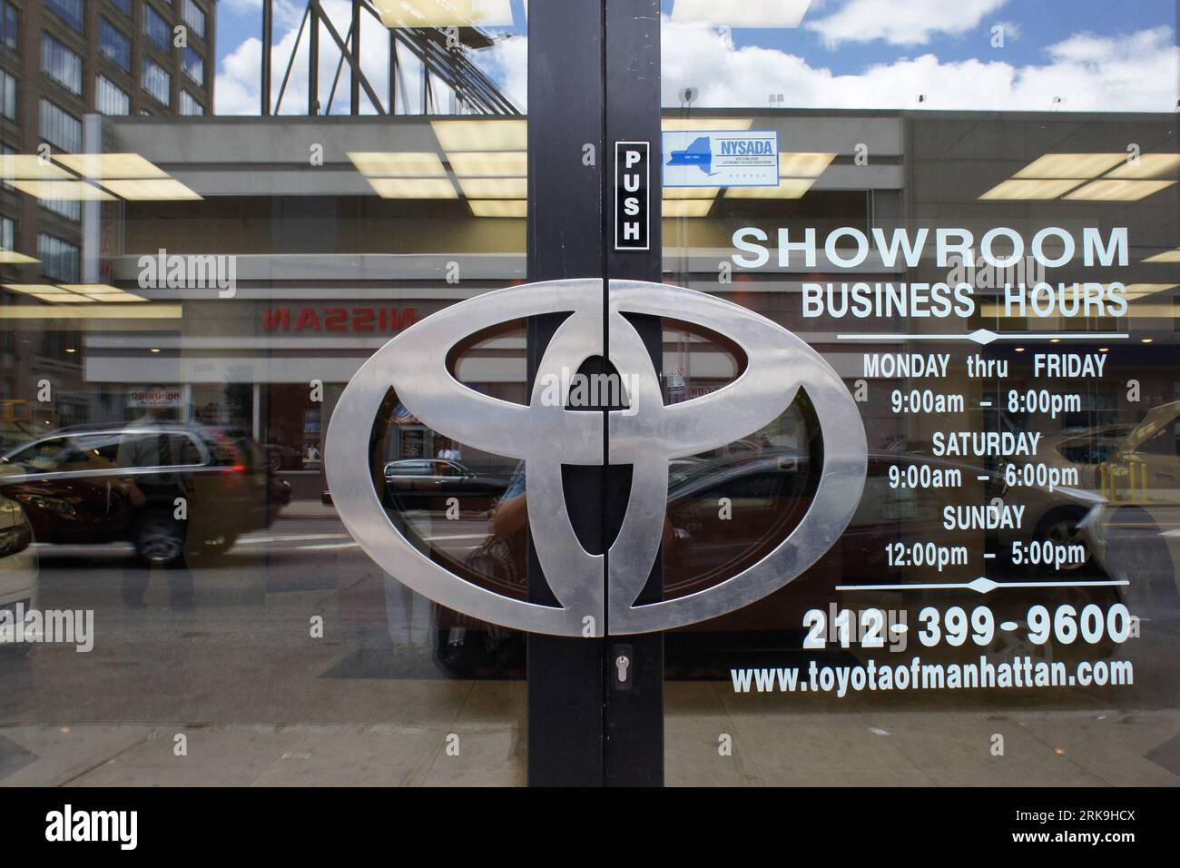 Toyota lexus logo hi-res stock photography and images - Alamy