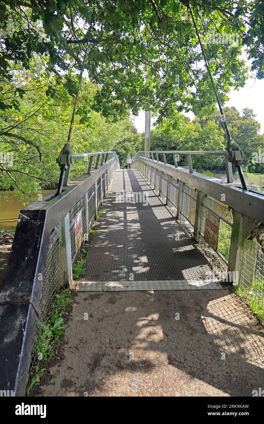 Blackweir footbridge acrss the river Taff - Pontcanna Fields to ...