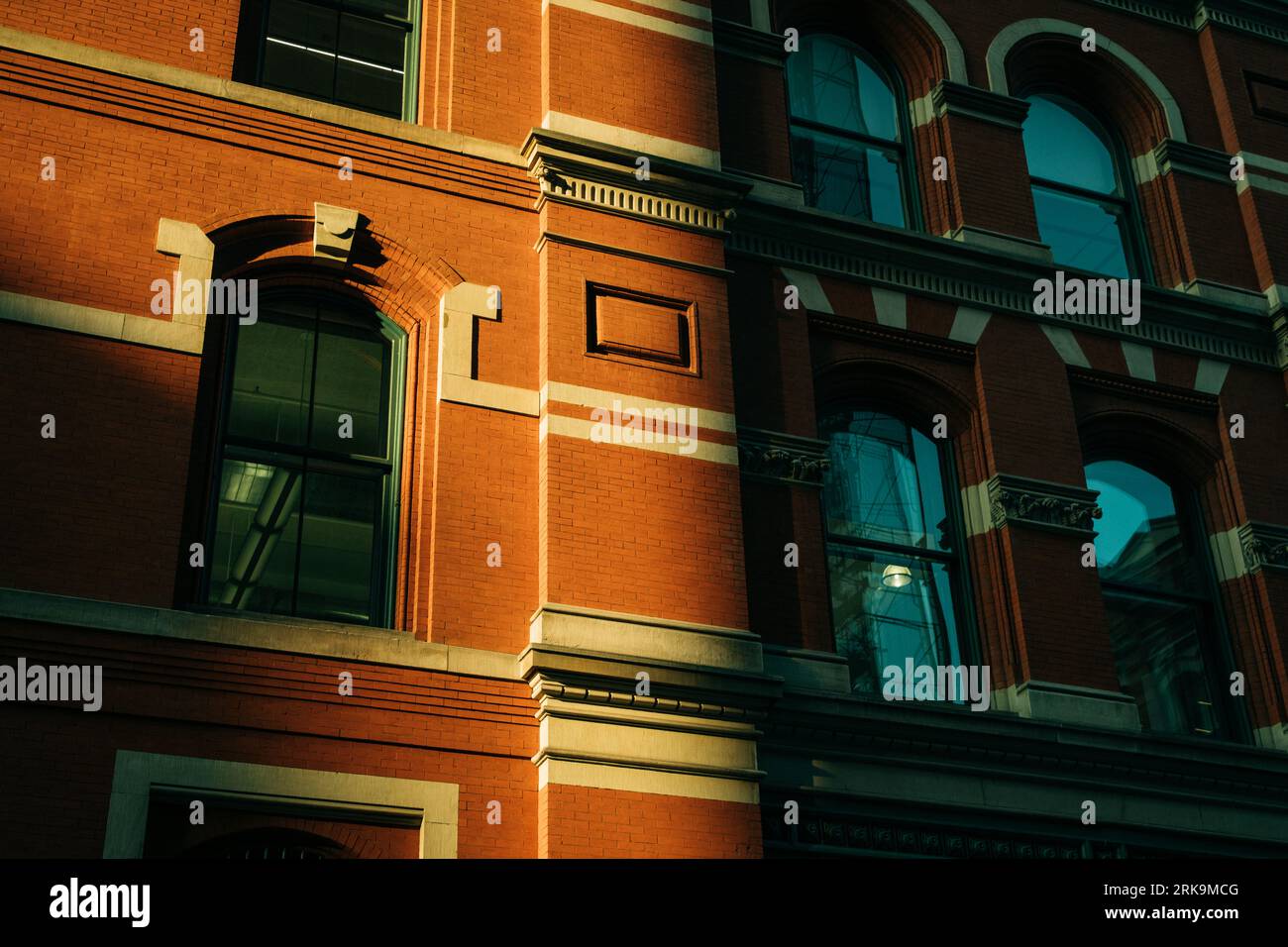Shadow of a building hi-res stock photography and images - Alamy