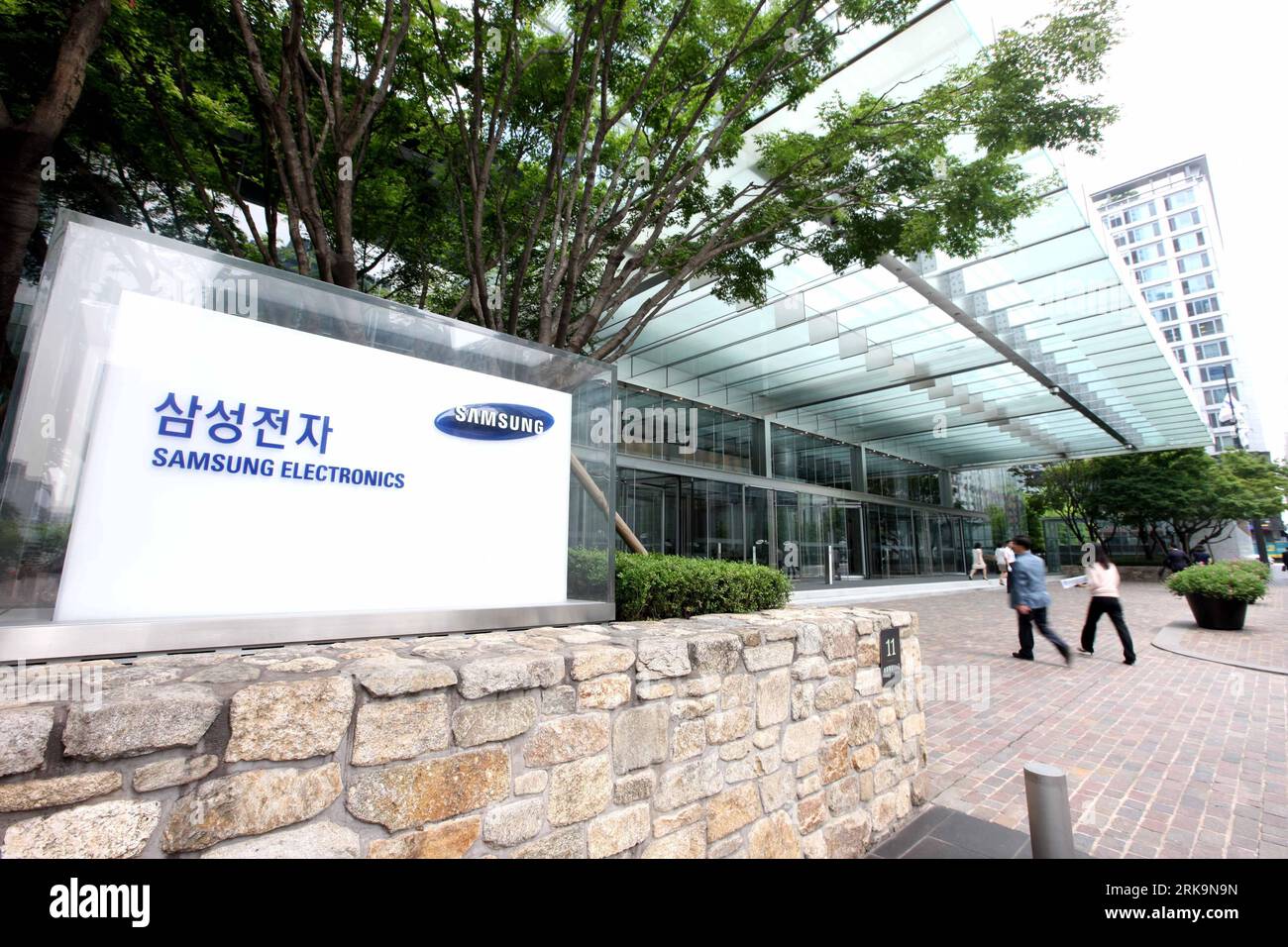 Samsung headquarters seoul korea hi-res stock photography and images ...