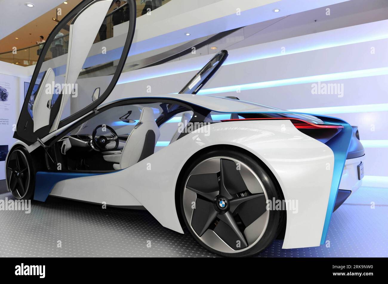 Bmw atrium hi-res stock photography and images - Alamy