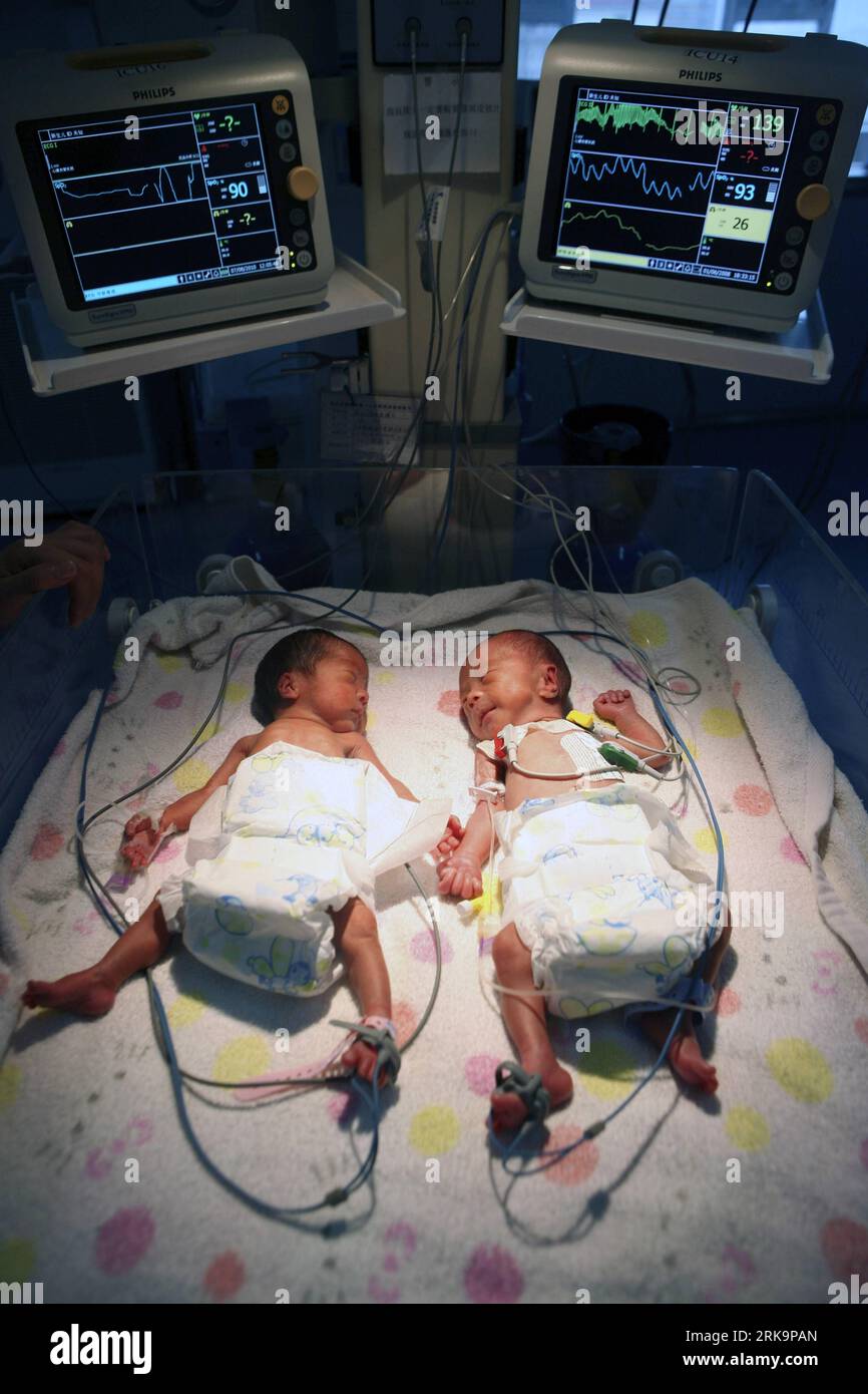 Pediatric icu hi-res stock photography and images - Alamy