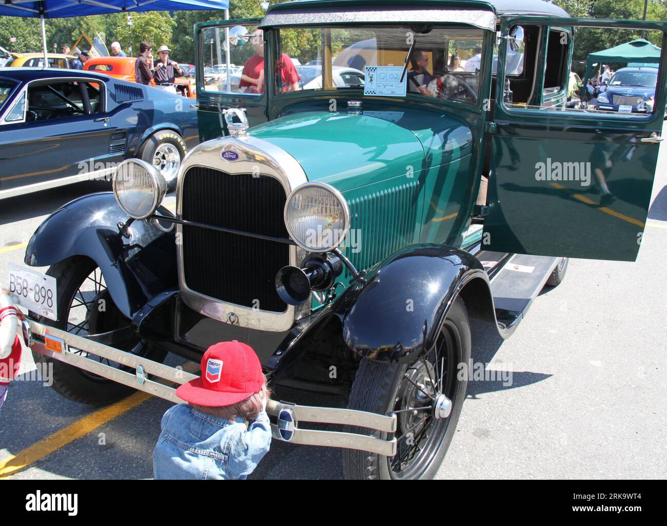 1960s auto store hi-res stock photography and images - Alamy
