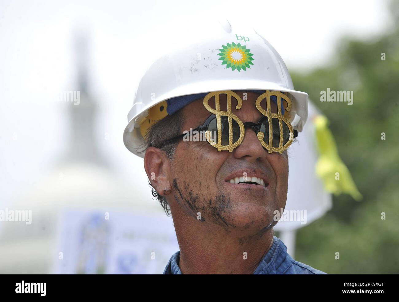 Deepwater horizon oil rig explosion hi-res stock photography and images ...