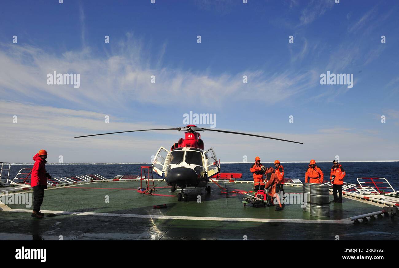 Xue long 2 ice hi-res stock photography and images - Alamy