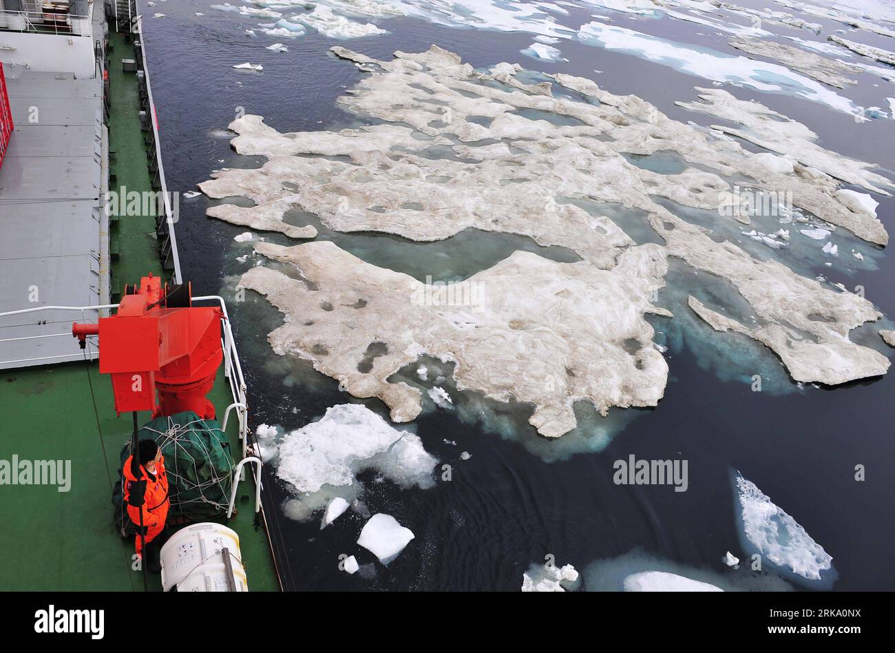 Xue long 2 ice hi-res stock photography and images - Alamy