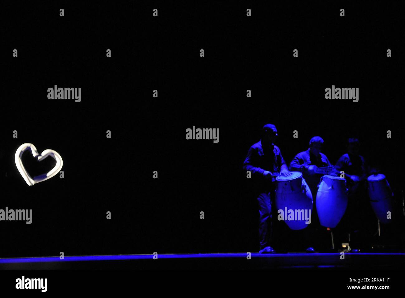 4 puppen hi-res stock photography and images - Alamy