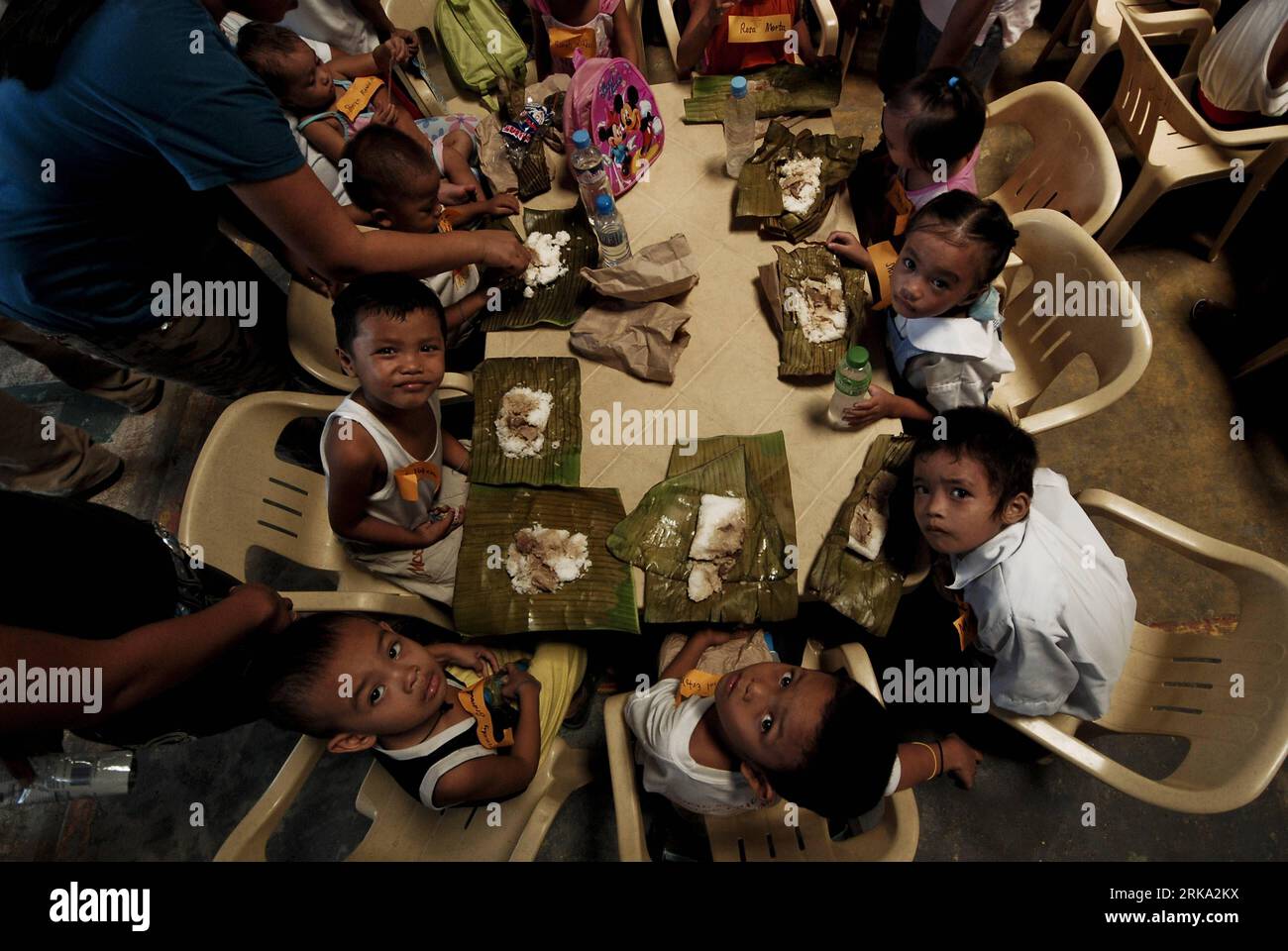 Philippines feeding program hi-res stock photography and images - Alamy