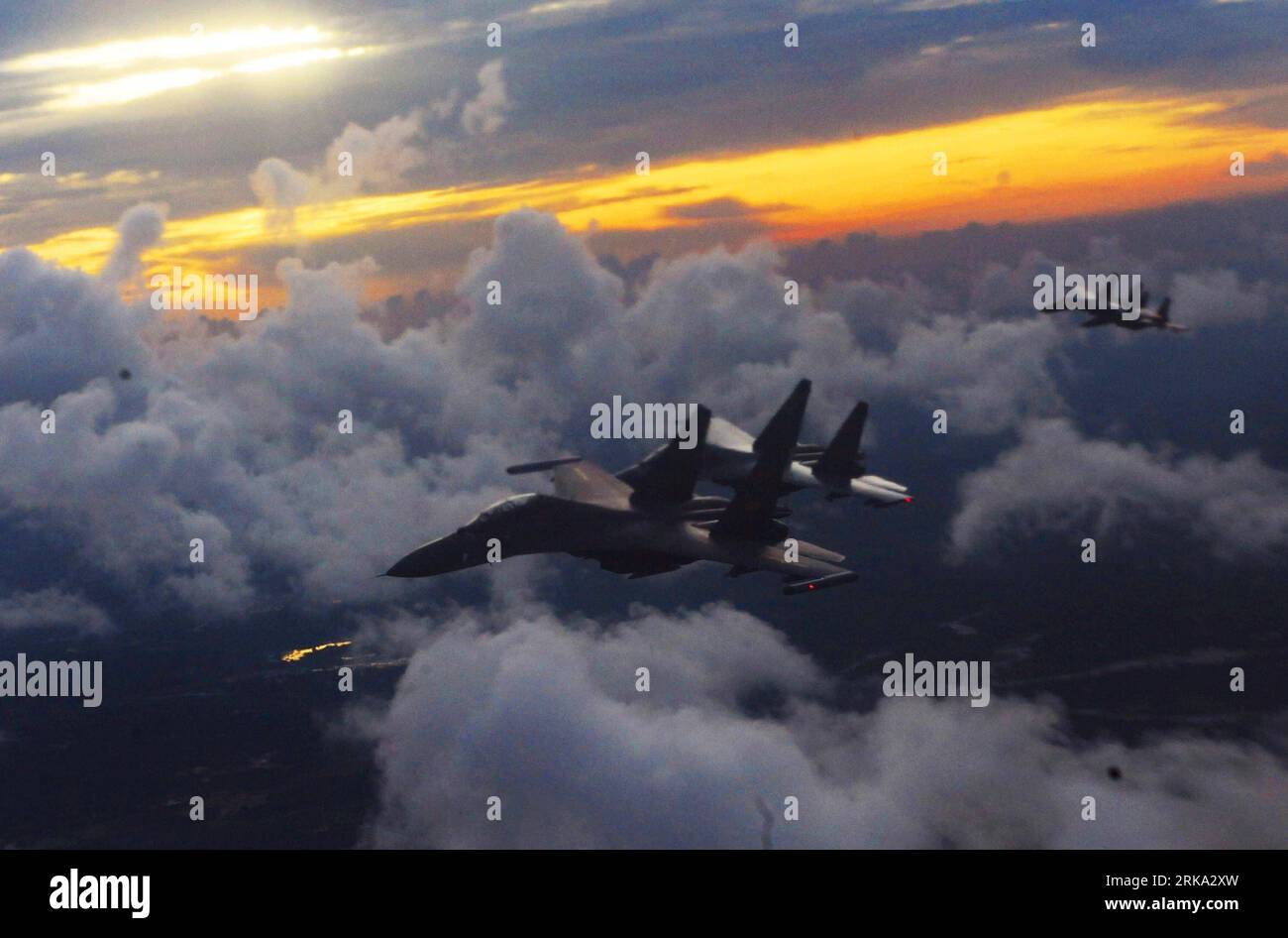 Flugzeug luftwaffe hi-res stock photography and images - Alamy