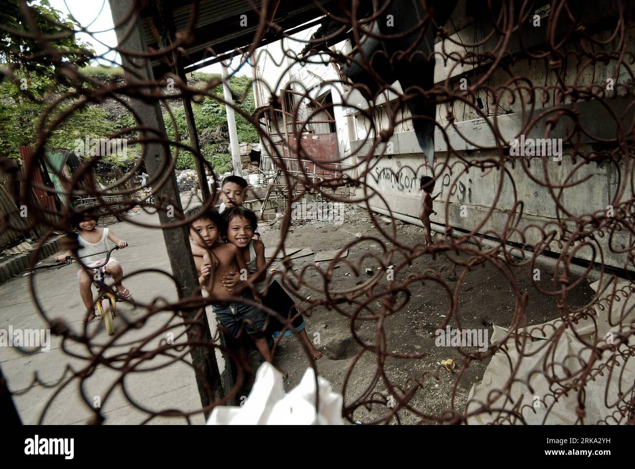 Smokey mountain manila hi-res stock photography and images - Alamy