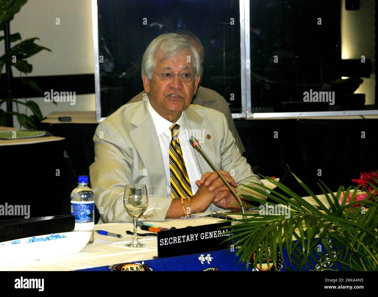 Climate change impact on islands hi-res stock photography and images ...