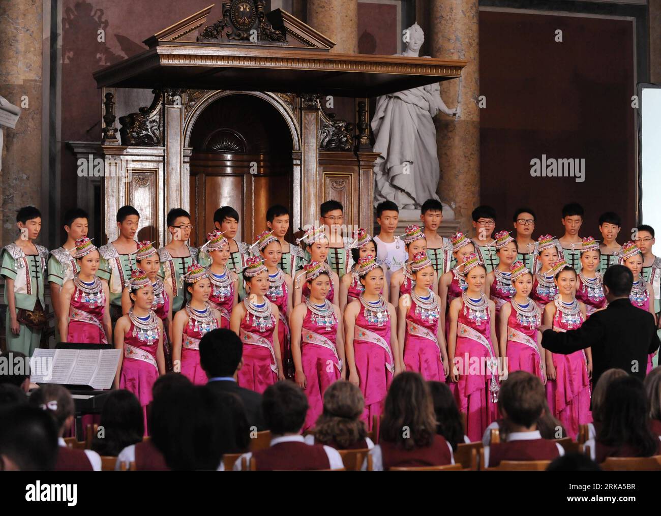 High school choir hi-res stock photography and images - Alamy