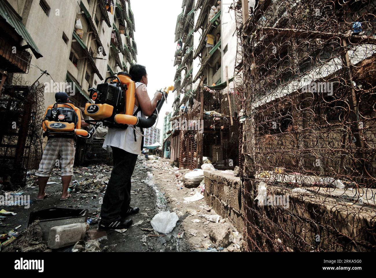 Manila smokey mountain hi-res stock photography and images - Alamy
