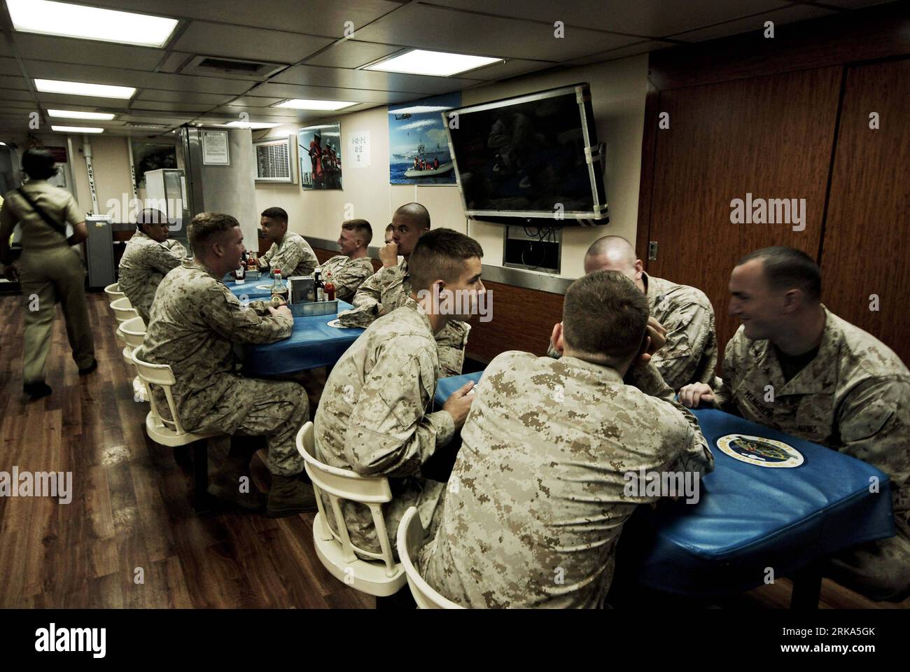 Mess hall visit hi-res stock photography and images - Alamy