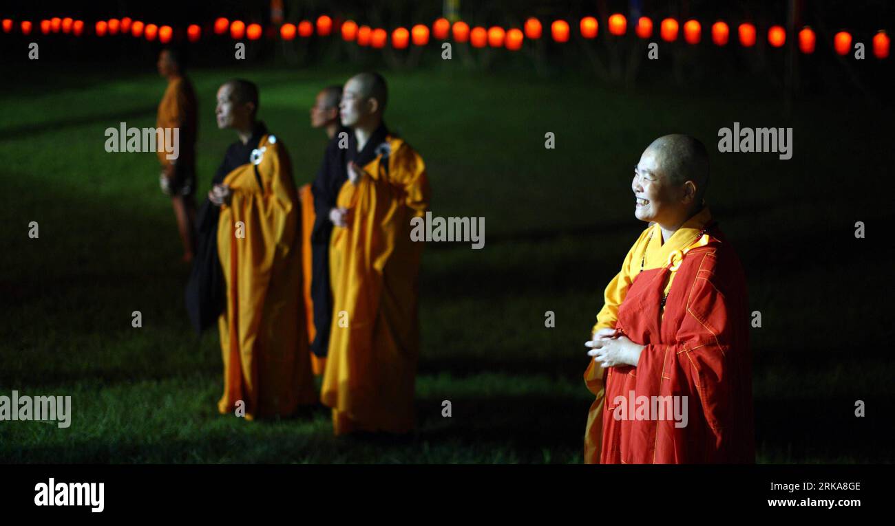 Bildnummer: 54285911 Datum: 09.08.2010 Copyright: imago/Xinhua Monks ...