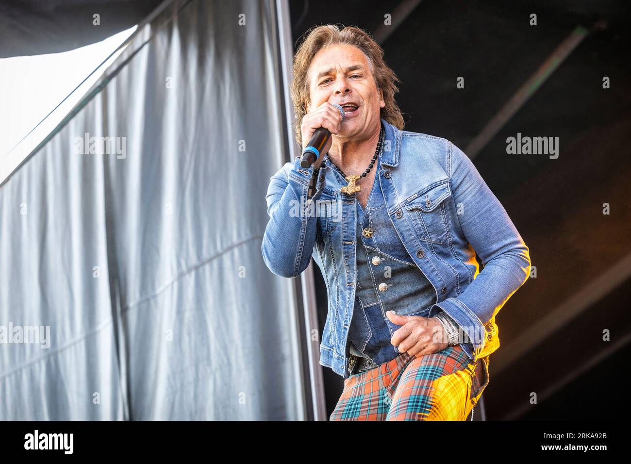 Mike tramp singer hi-res stock photography and images - Alamy