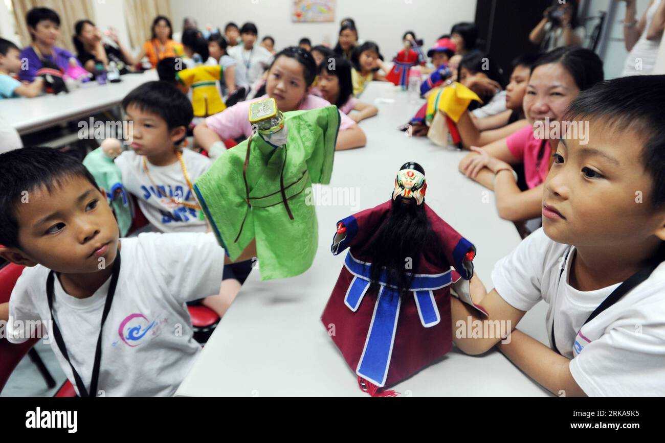 Cloth puppets hi-res stock photography and images - Alamy