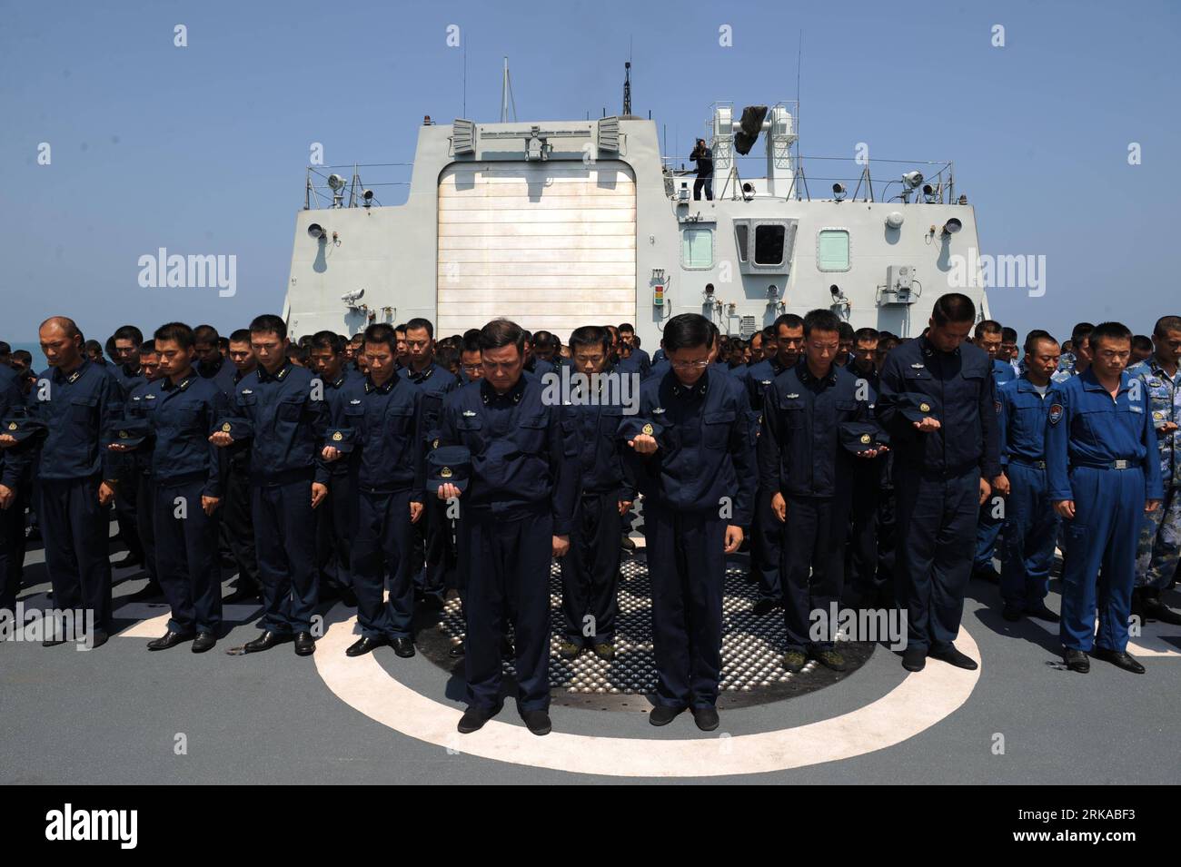 Chinese naval officers soldiers hi-res stock photography and images - Alamy