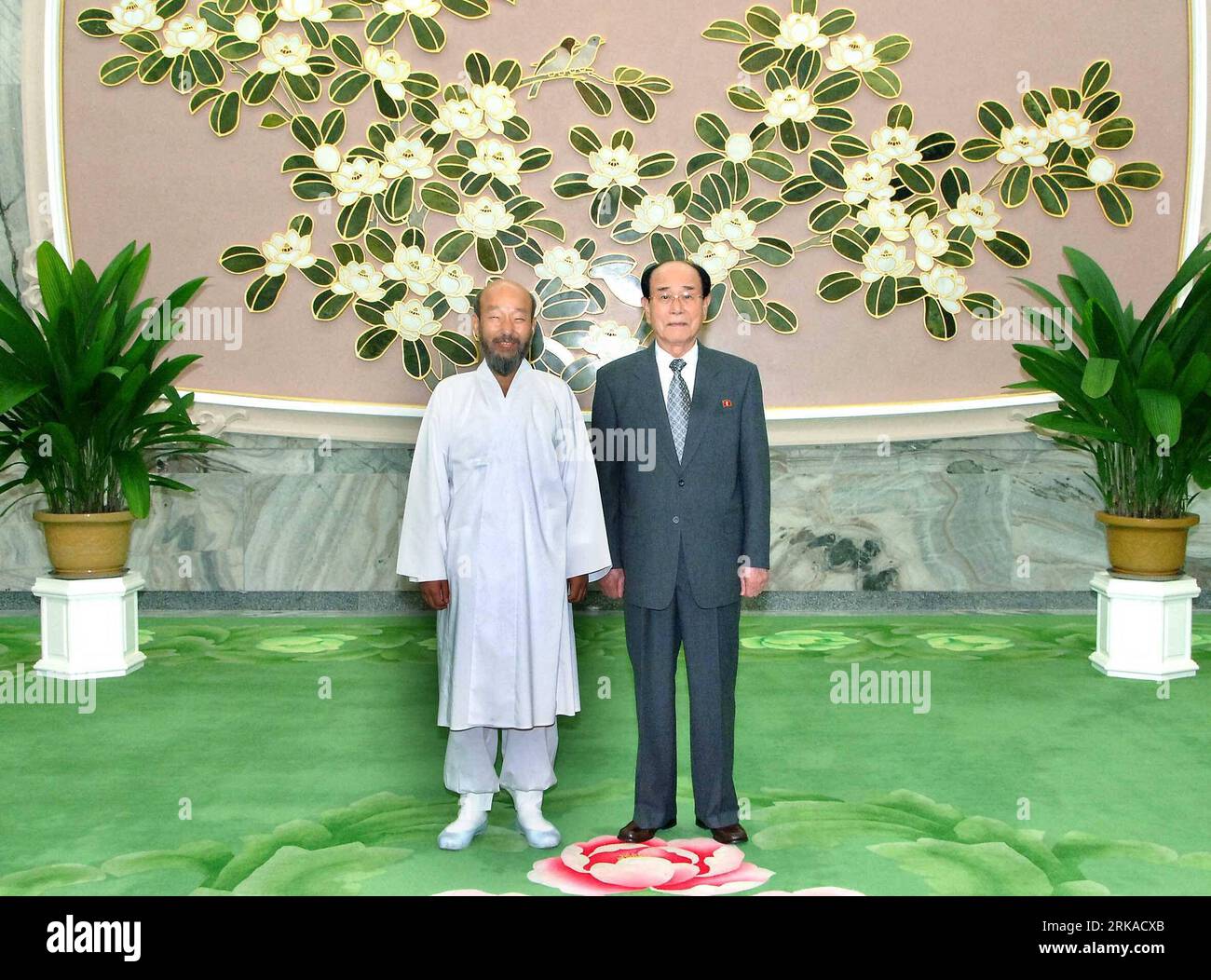 Korean priest hi-res stock photography and images - Alamy