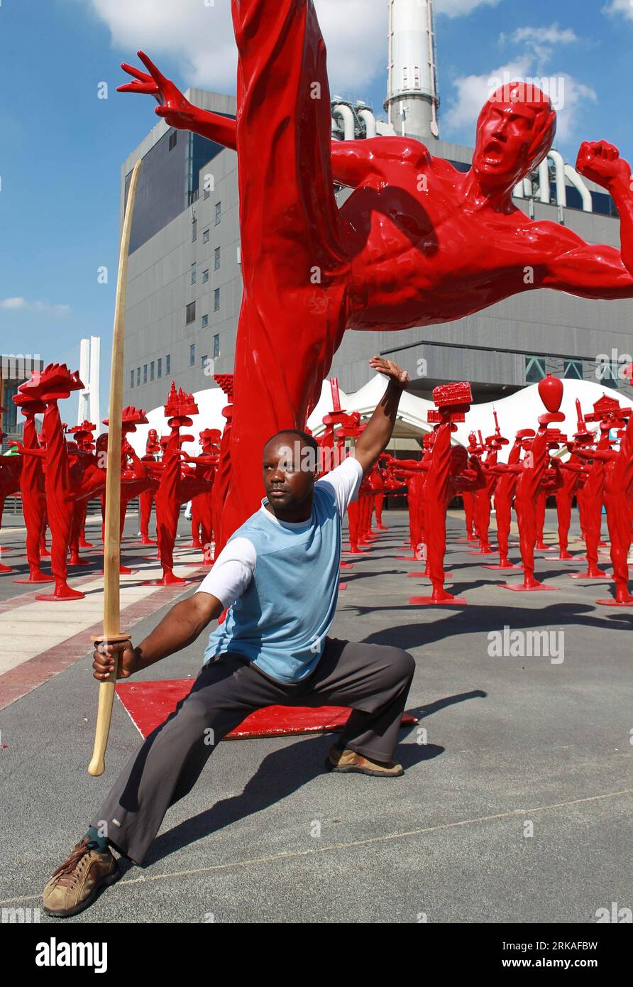 Chinese kung fu africa hi-res stock photography and images - Alamy