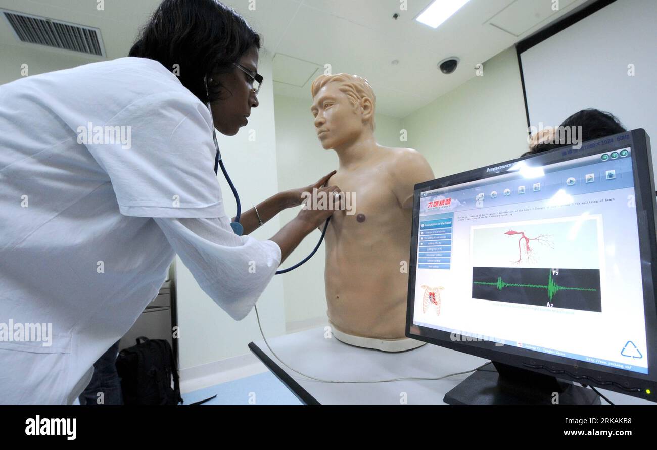 Medical simulation student hi-res stock photography and images - Alamy