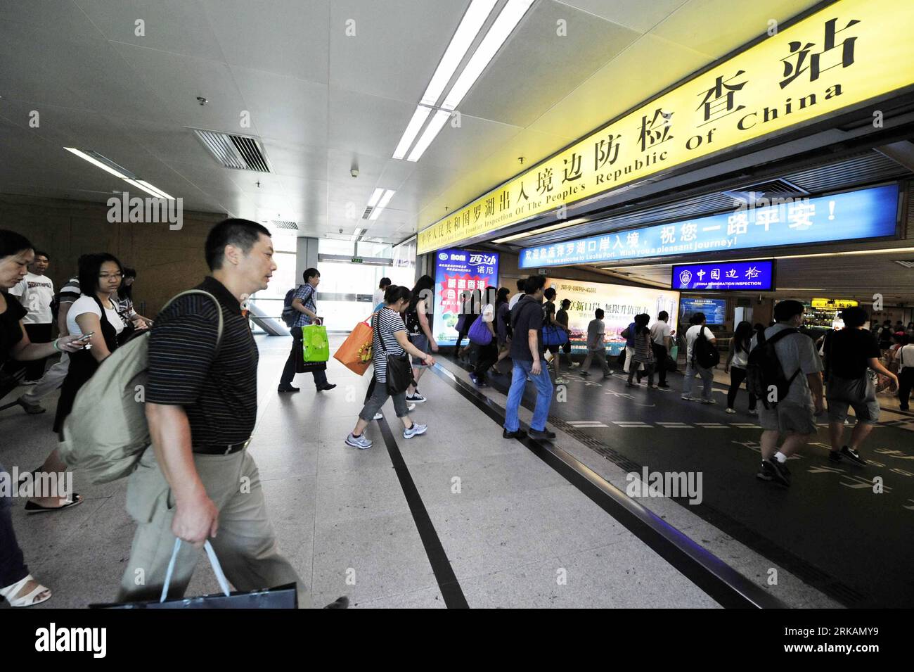 Lo wu hong kong hi-res stock photography and images - Alamy