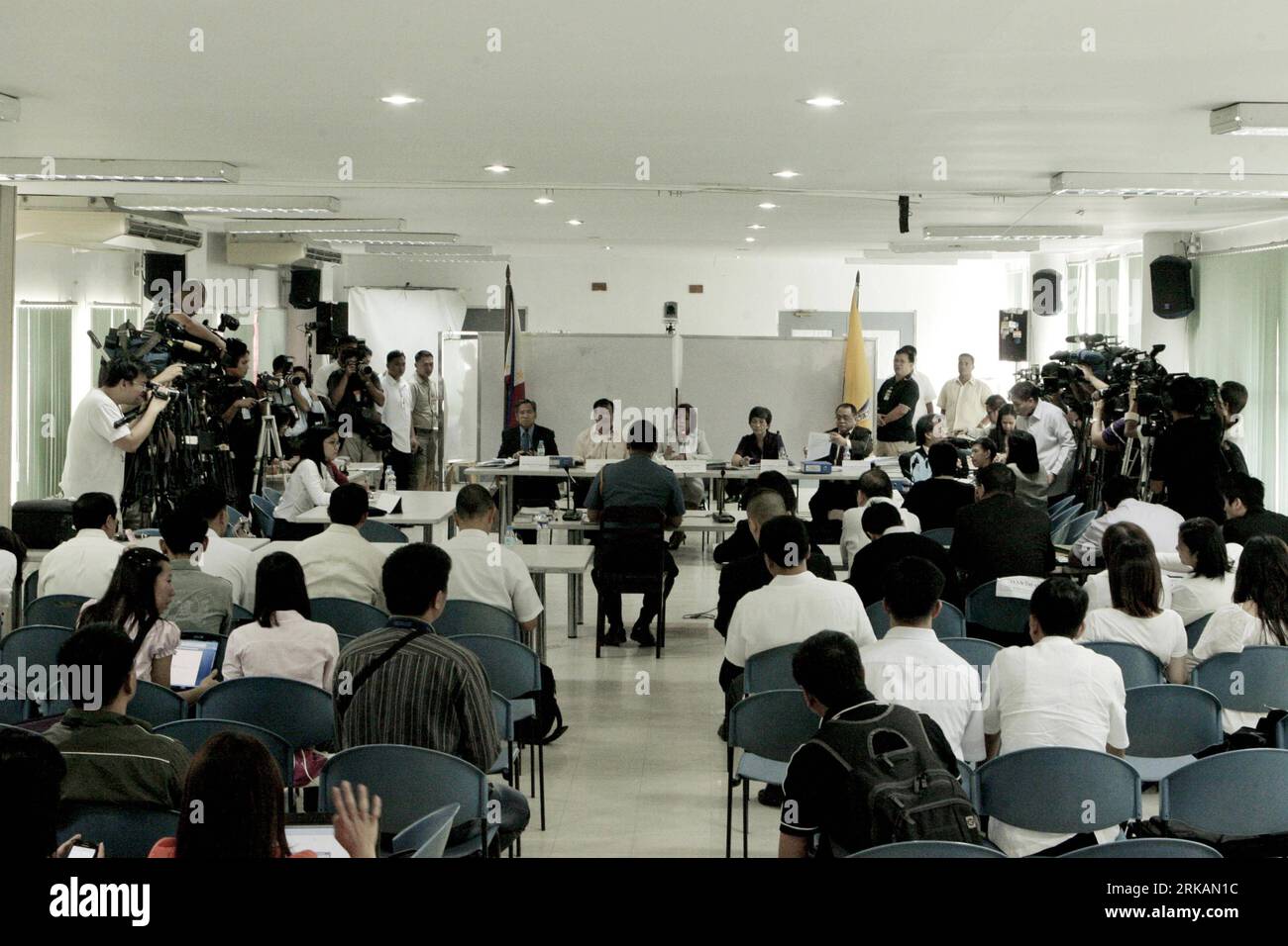 Crisis negotiator police hi-res stock photography and images - Alamy