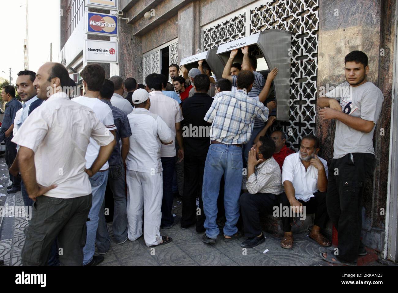 Queue cutting hi-res stock photography and images - Alamy