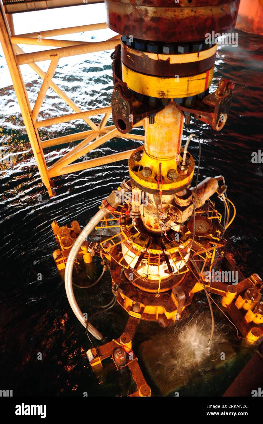 Deepwater horizon oil rig hi-res stock photography and images - Alamy