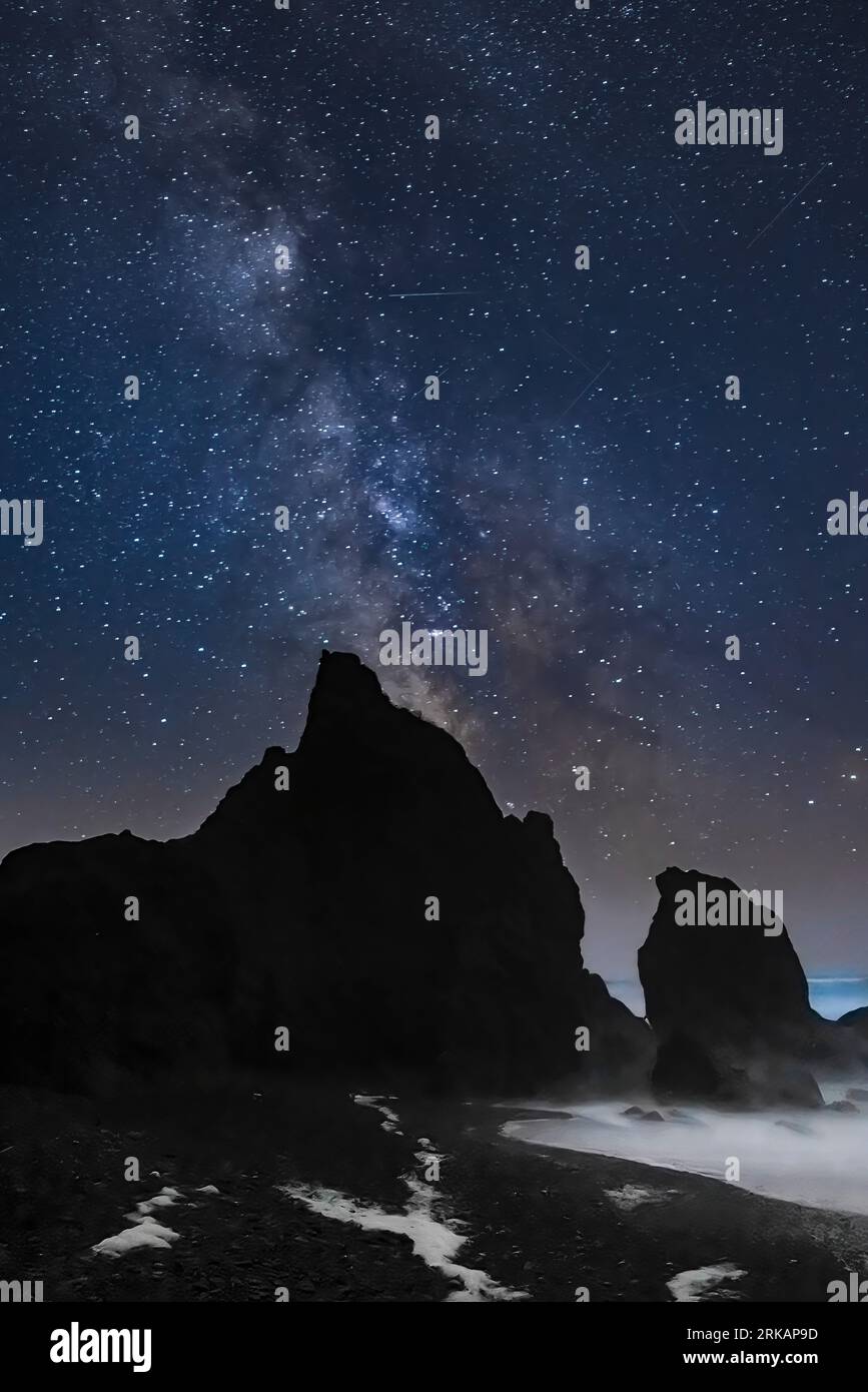 Bioluminescence by dinoflagellates disturbed by waves off Ruby Beach in ...