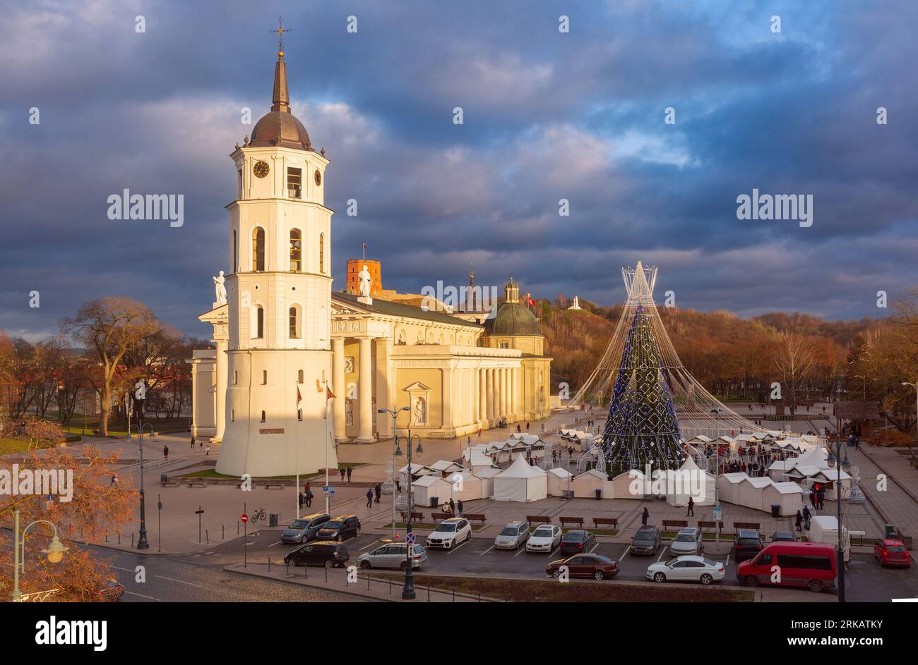 Christmas tree on the Cathedral Square and Cathedral Belfry, Vilnius ...