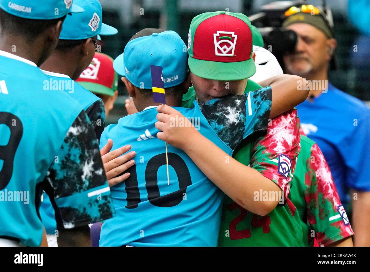 Mexico's Marko Mejia, right center, hugs Curacao's Jay-Dlynn Wiel (10 ...