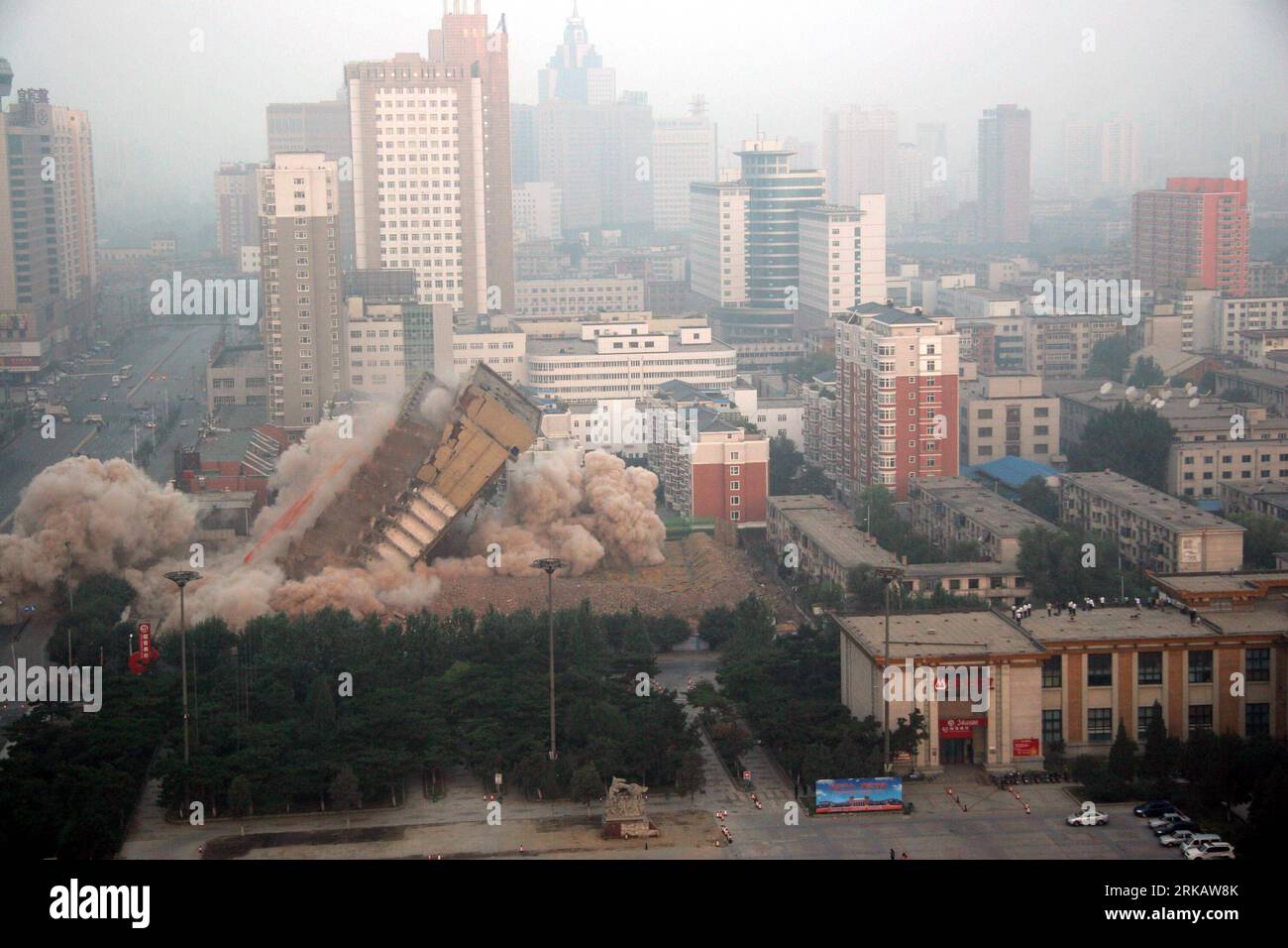 Demolition blast 2010 hi-res stock photography and images - Alamy