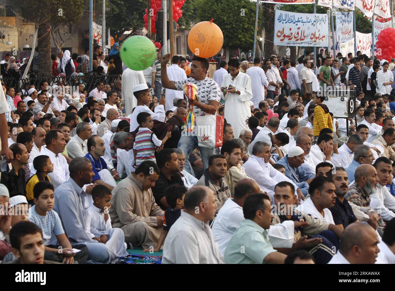 Mosque islam balloons hi-res stock photography and images - Alamy