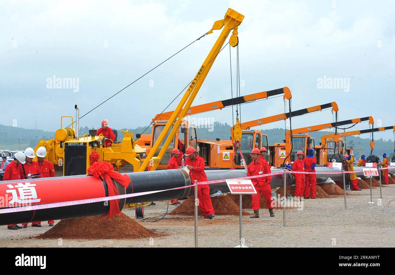 Chinese oil pipelines hi-res stock photography and images - Alamy