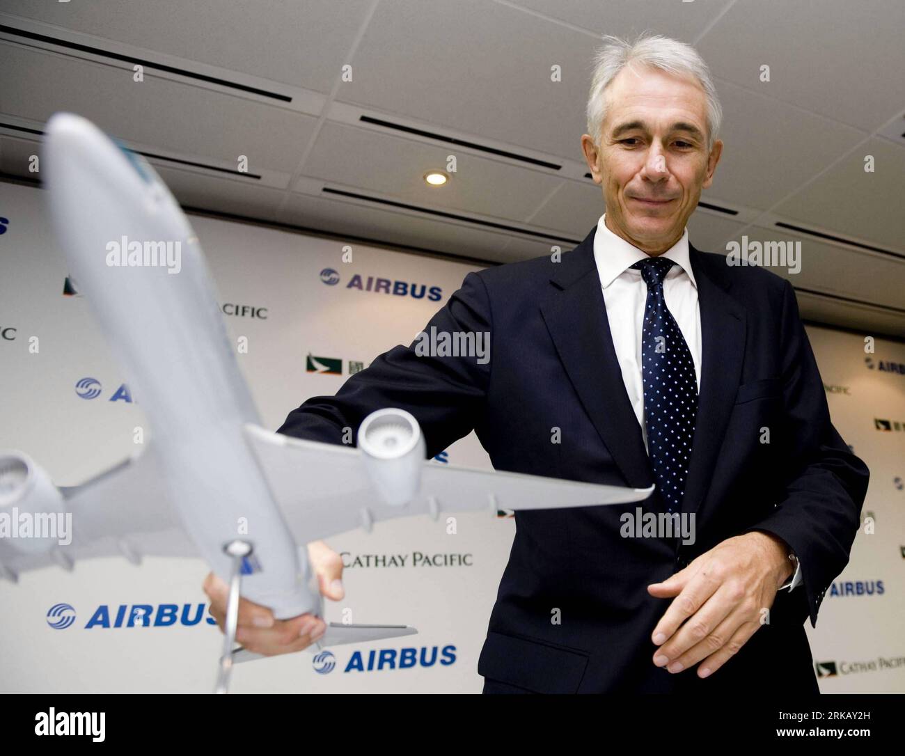 China airways airbus a350 hi-res stock photography and images - Alamy