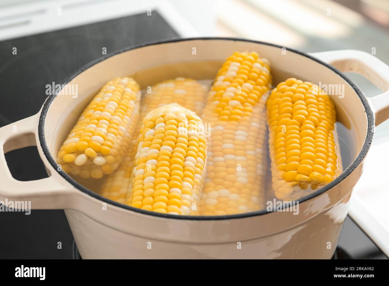 Yellow corn cobs boiling hi-res stock photography and images - Alamy